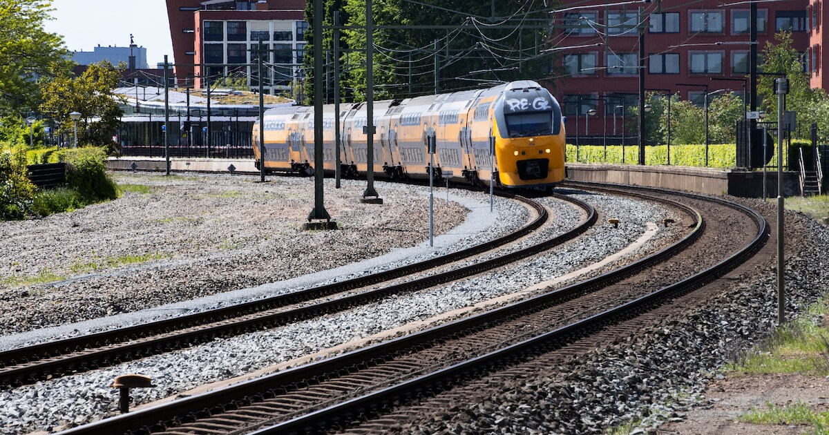 NS-conducteur hard van achteren getrapt na conflict over kaartje in ...