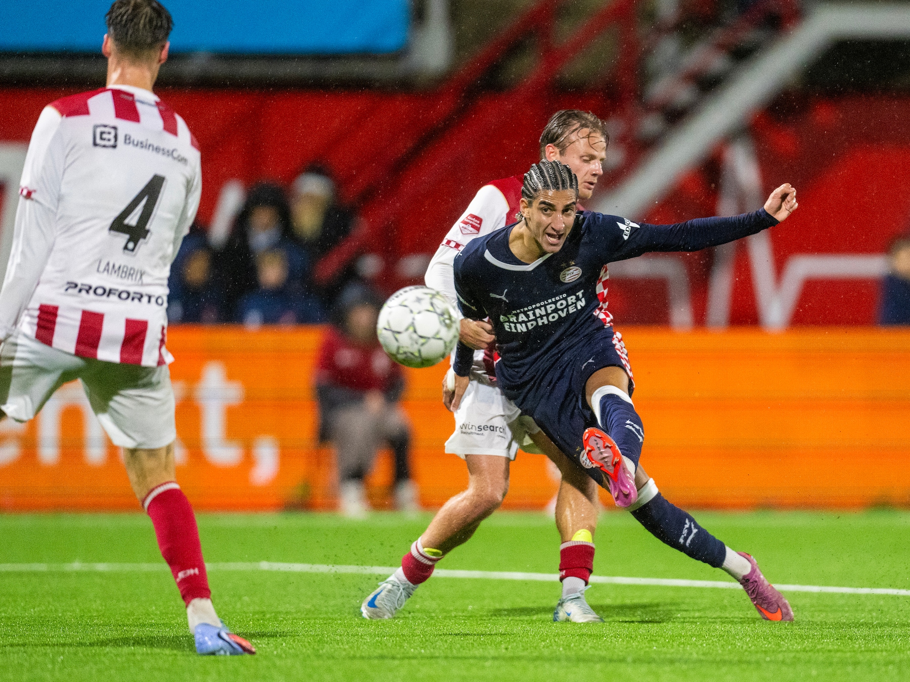 Vrouwen met buitenlandse roots grijpen kans in de zorg via opleiding ...