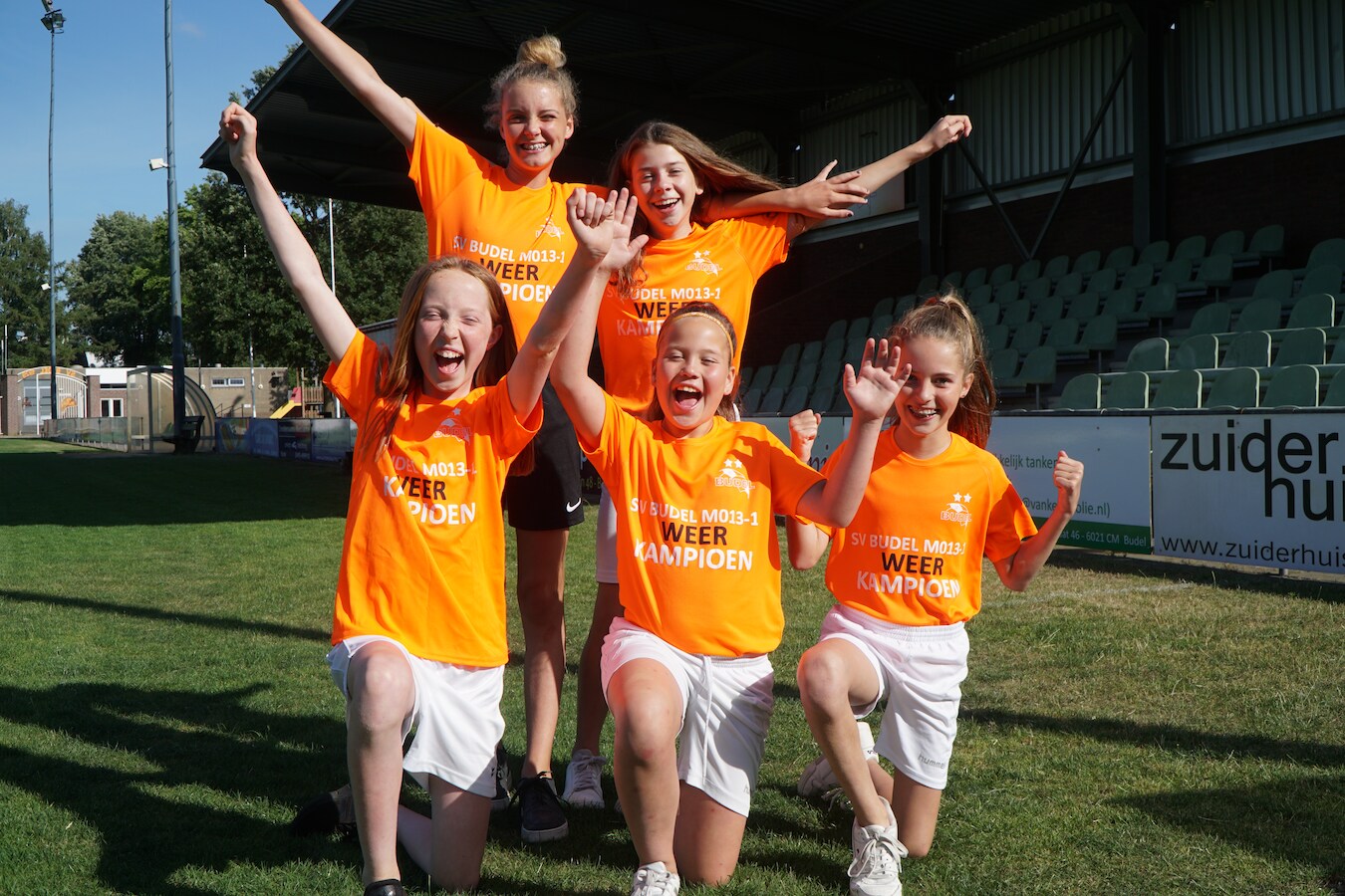 ‘Toekomstige Leeuwinnen’ uit Budel over hun heldinnen | Foto | ed.nl