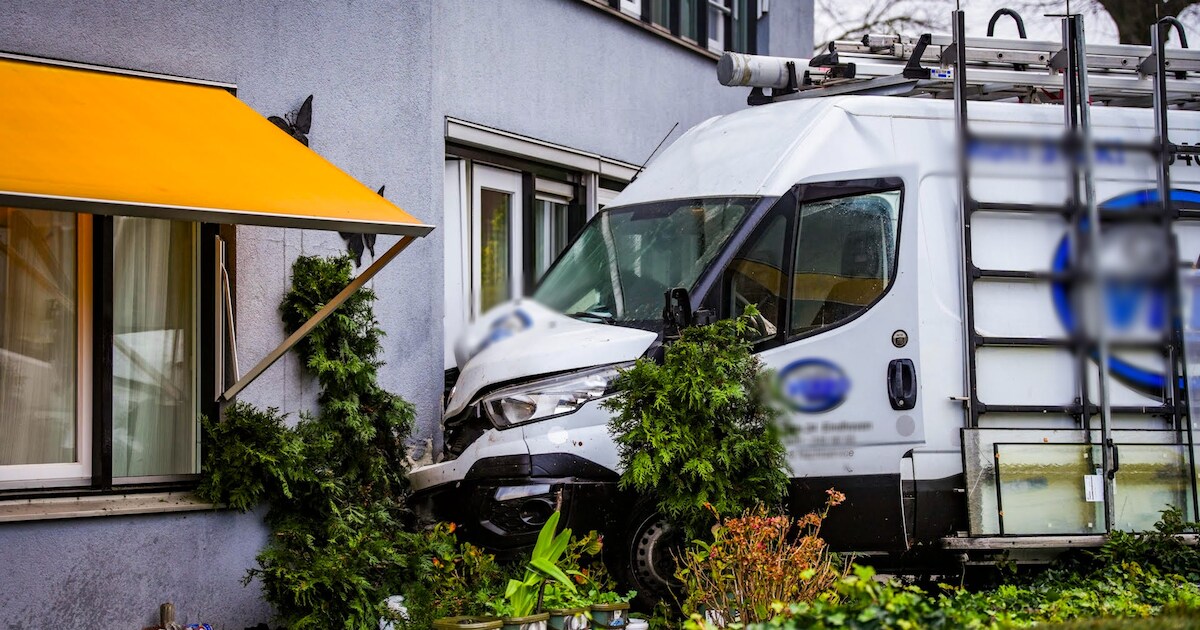 'Hij heeft wel twintig keer z'n excuses aangeboden': bus van glaszetter ...