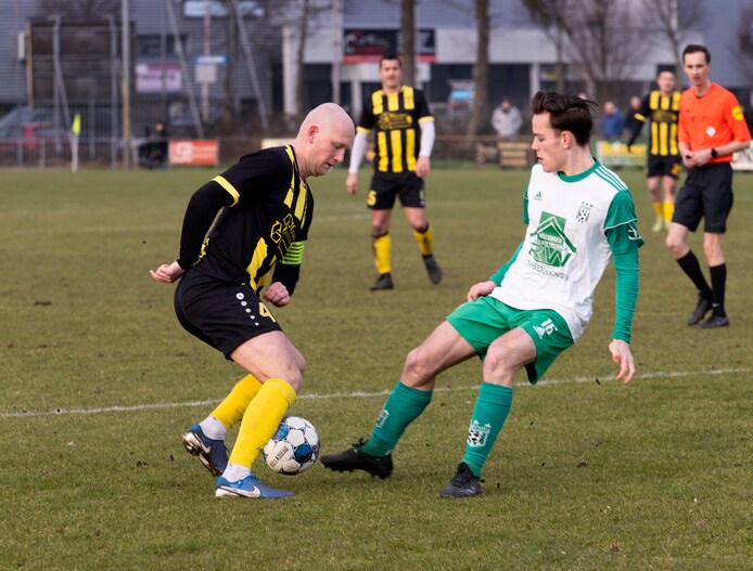 Serhat Koç is de koning van Houtsdonk: krachtvoetbal en spierballentaal ...