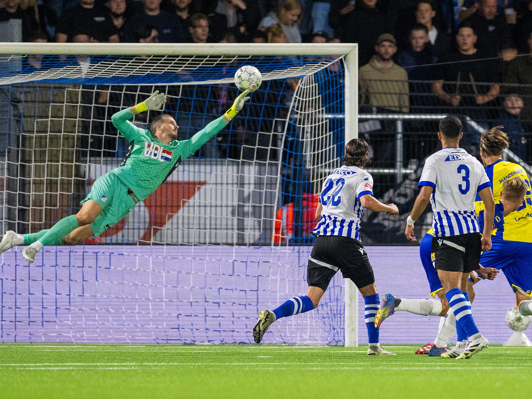 FC Eindhoven incasseert weer eens een tegendoelpunt, maar wint alsnog ...