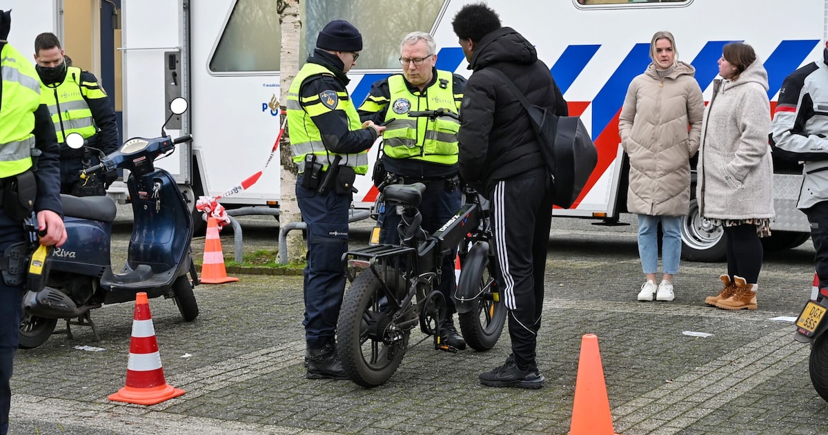 Grote politiecontrole op scooters, e-bikes en fatbikes in Tilburg ...