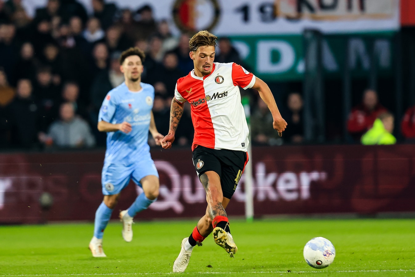 LIVE eredivisie | Schot op paal van Valente zeldzaam hoogtepunt in ...