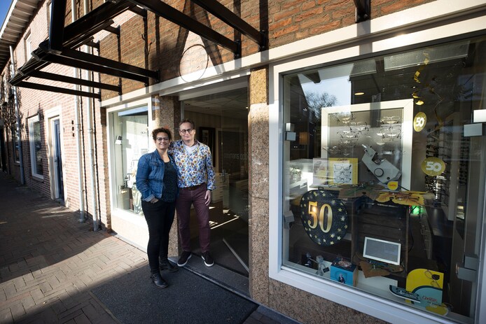 Vijftig jaar Cooijmans in Son, voor nieuwe én oude brillen | Best ...