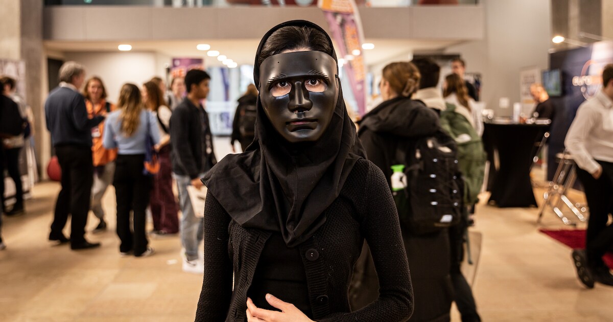 Eindhovense Sharare vraagt aandacht voor vrouwen in Iran: ‘Wie pech ...