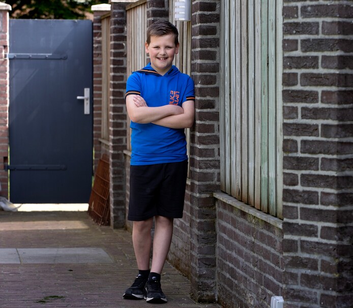Stan (10) loopt het liefst in korte broek, nu doet hij dat een heel ...