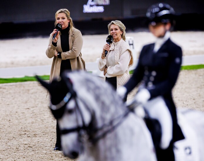 Dressuurlessen verpakt in vermakelijke paardenshow onder regie van Anky ...