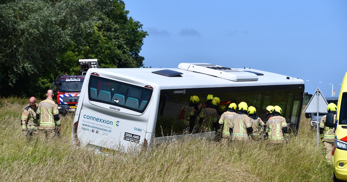 Dode en gewonden bij ernstig ongeval met lijnbus in Zeeland, weg ...