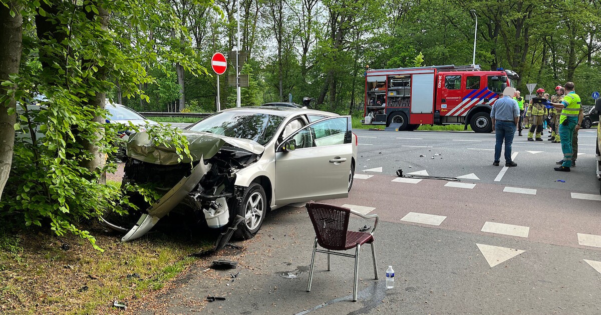 Vier personen en een hond gewond bij botsing in Rijen | Tilburg | ED.nl