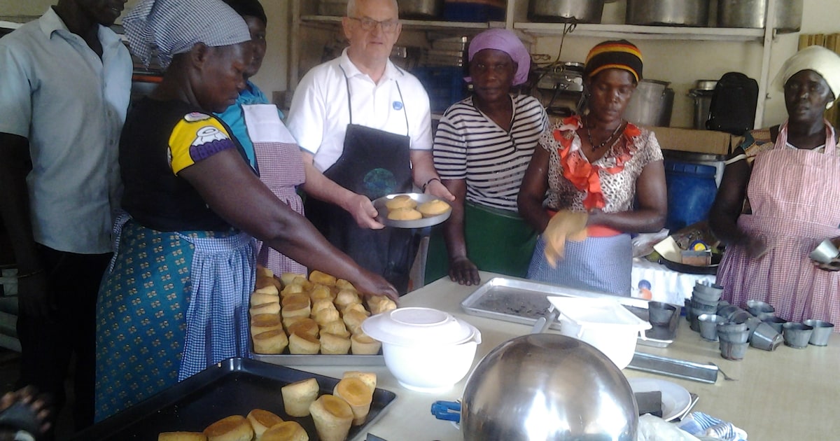 ‘Bakery expert’ Frans van Eijk uit Someren-Eind leert de wereld bakken ...
