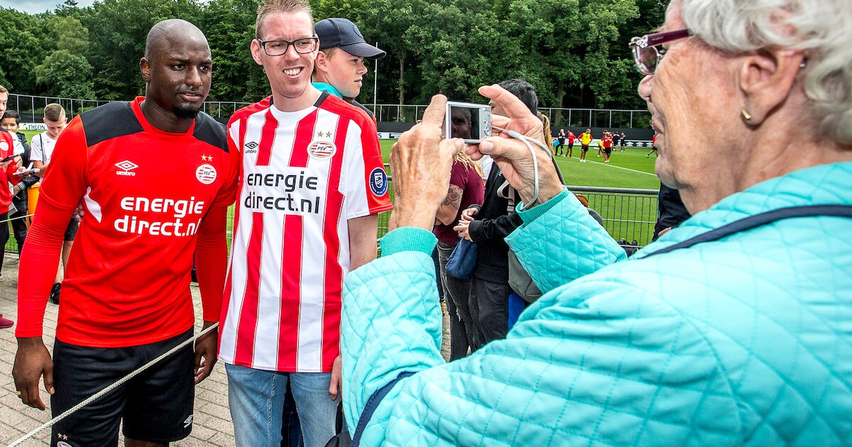 PSV en nieuwe club Willems akkoord, linksback weg uit trainingskamp en ...
