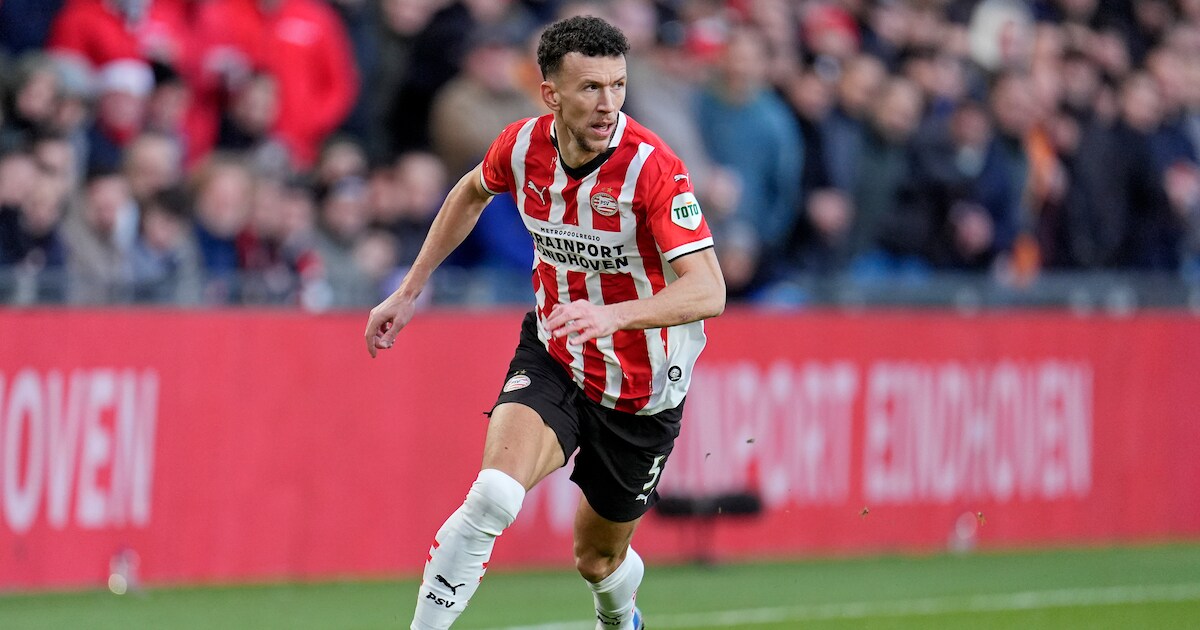 PSV begint aan cruciale opdracht in loodzware inhaalrace, maar heeft ...