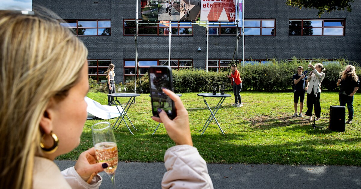 Na vernieuwbouw krijgt Varendonck College dadelijk een prachtige aula ...