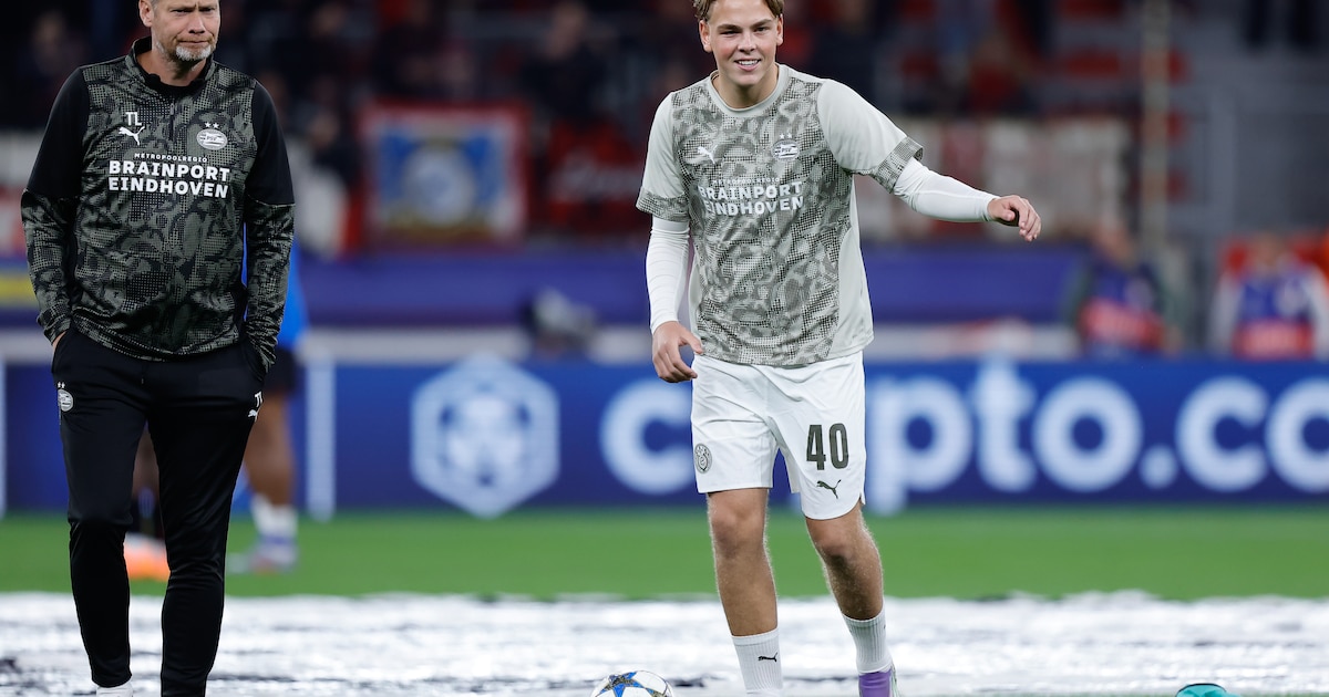 Jonge PSV-spits Van Duiven draait er niet omheen: ‘Ik wil dit seizoen ...