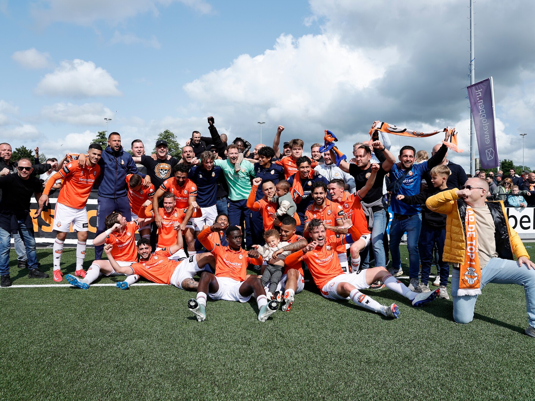 Bladella kroont zich na goede tweede helft tot kampioen: ‘Het is echt heel gaaf om volgend jaar ...