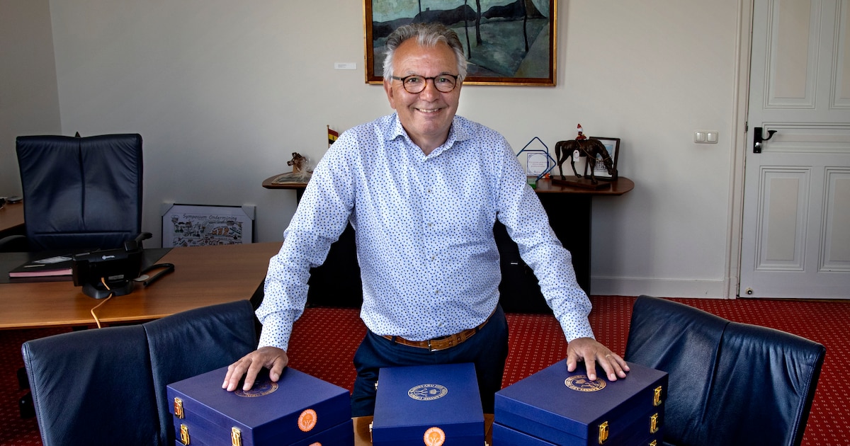 Jan Welten zorgt sinds 11 jaar voor de Deurnese lintjes. Nu konden alle ...