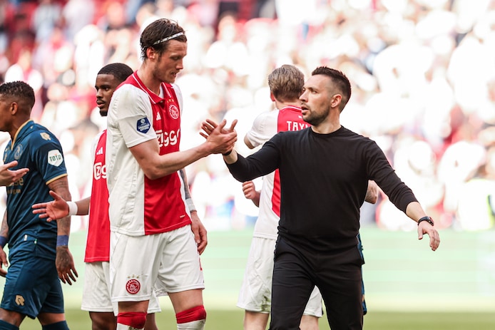 Francesco Farioli wapent Ajax tegen titelkoorts: ‘Wij focussen ons op ons eigen gevecht ...