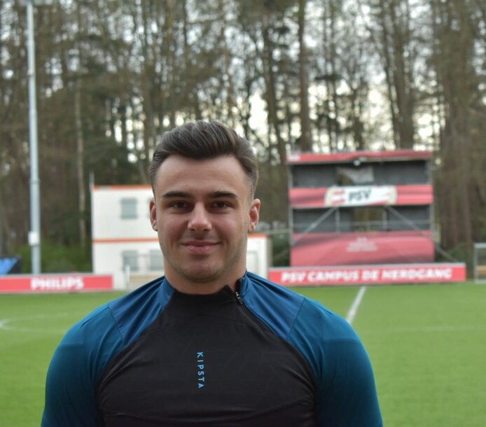 Aanvaller Tom Hertogs ruilt SV De Braak in voor competitiegenoot PSV AV ...