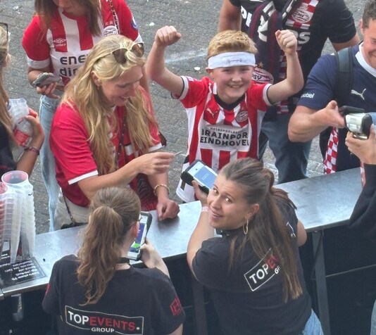 Teruglezen: zo vierde een uitzinnig Eindhoven de 26ste titel van PSV ...