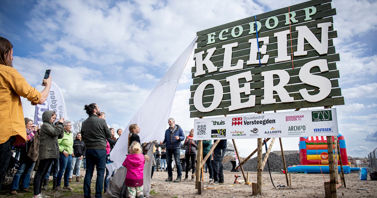 Stro en leem voor de muren en glasschuim als fundering: bouw ecodorp in ...