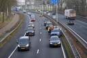 Auto’s botsen op A27 bij Oosterhout: deuk in de vangrail, op hoogtepunt drie kwartier vertraging ...