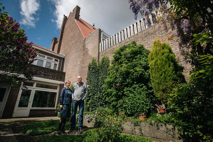 Nieuwe buren en hoge muur stuiten op verzet: Eindhovense (81) voor de rechter gesleept door ...