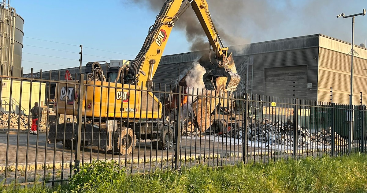 Brand in afvalcontainer bij Van Happen Containers in Eindhoven ...