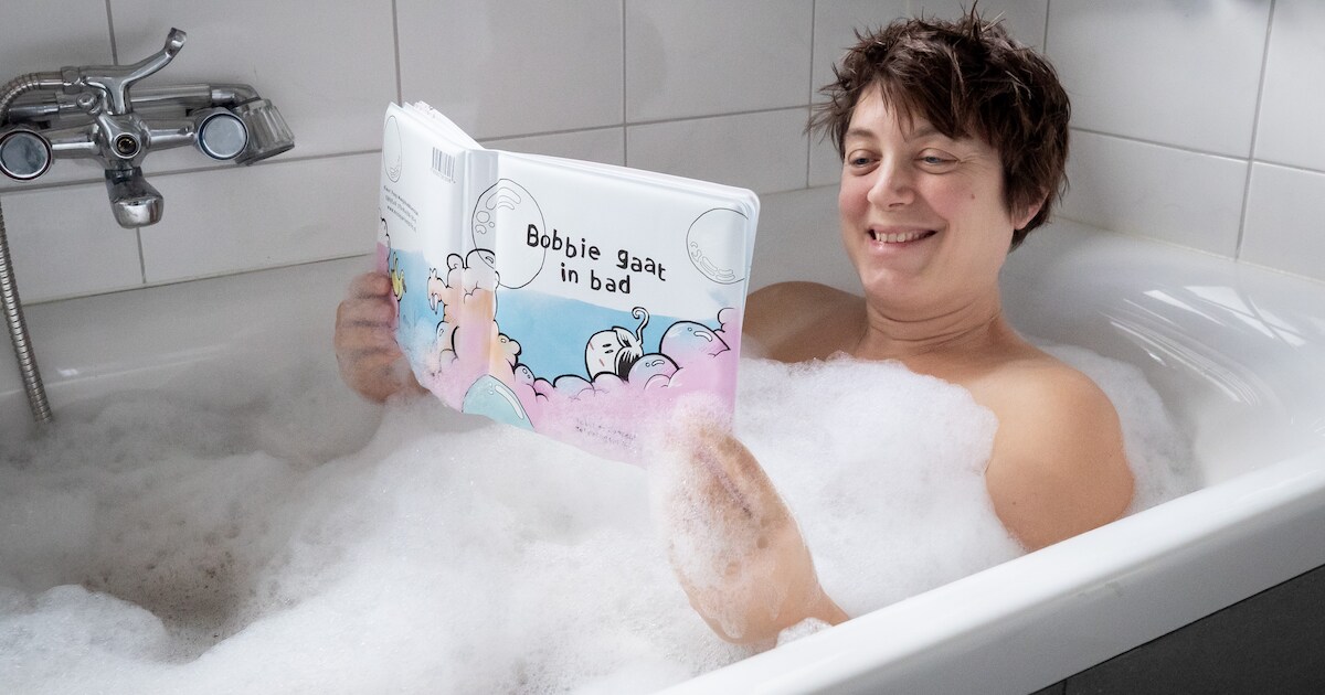 Monique Hendriks gaat met een boek in bad | Eindhoven | ed.nl