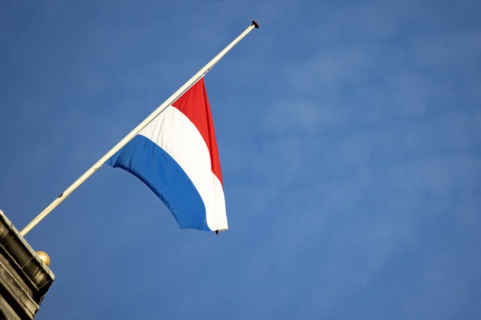 Dit zijn de (ongeschreven) regels van het vlaggen op 4 en 5 mei ...
