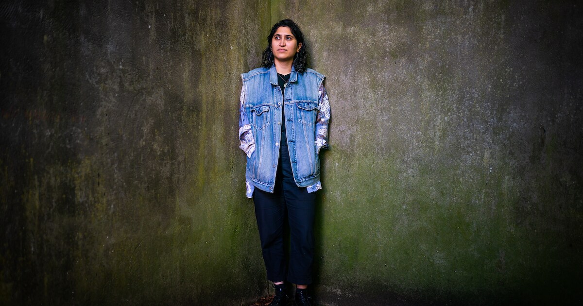 Als Rana diens ouders vertelt dat ze op vrouwen valt, moet zelfs de ...