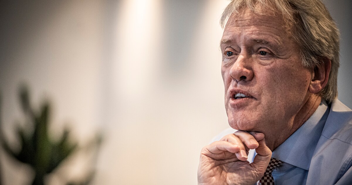 ASML ziet orders voor chipmachines flink afnemen, bedrijf moet pas op ...