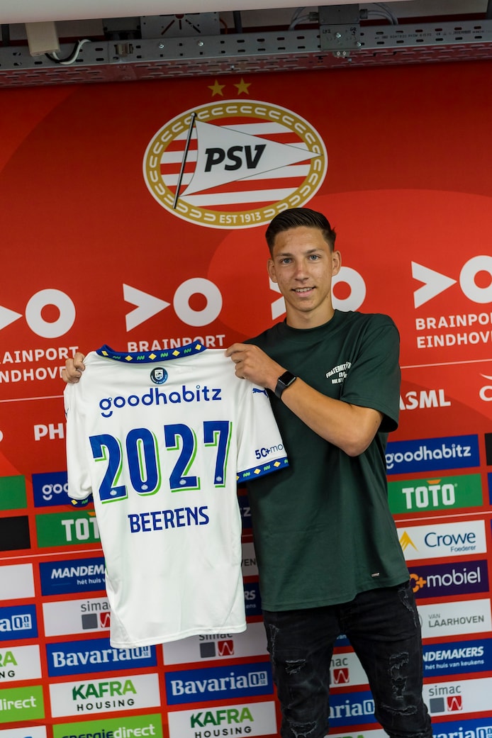 Papa is 36 en heeft bij PSV al meegemaakt wat Jairo (15) nu gaat doen ...
