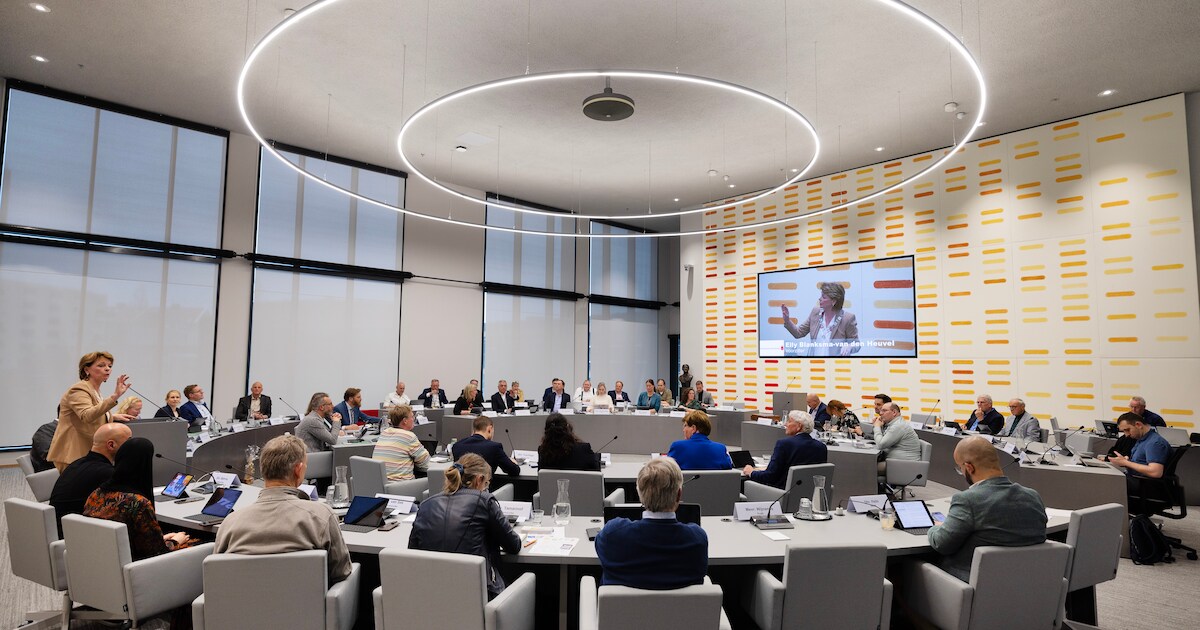 Helmonds stadsbestuur onderzoekt hoe raadszaal veiliger gemaakt kan ...