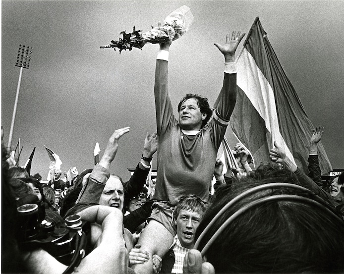 PEC Zwolle zet blunder recht: Rinus Israël tóch welkom in stadion ...