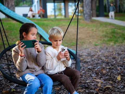 Ideale leeftijd om met smartphone te beginnen? 12 jaar, zeggen ouders ...