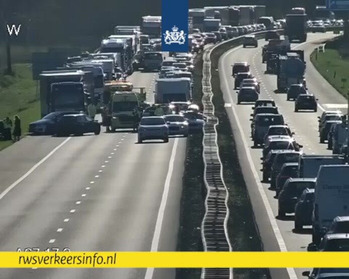 Ongeluk met meerdere voertuigen op A67 bij Eindhoven, ‘forse vertraging’ voorbij | Eindhoven | ed.nl