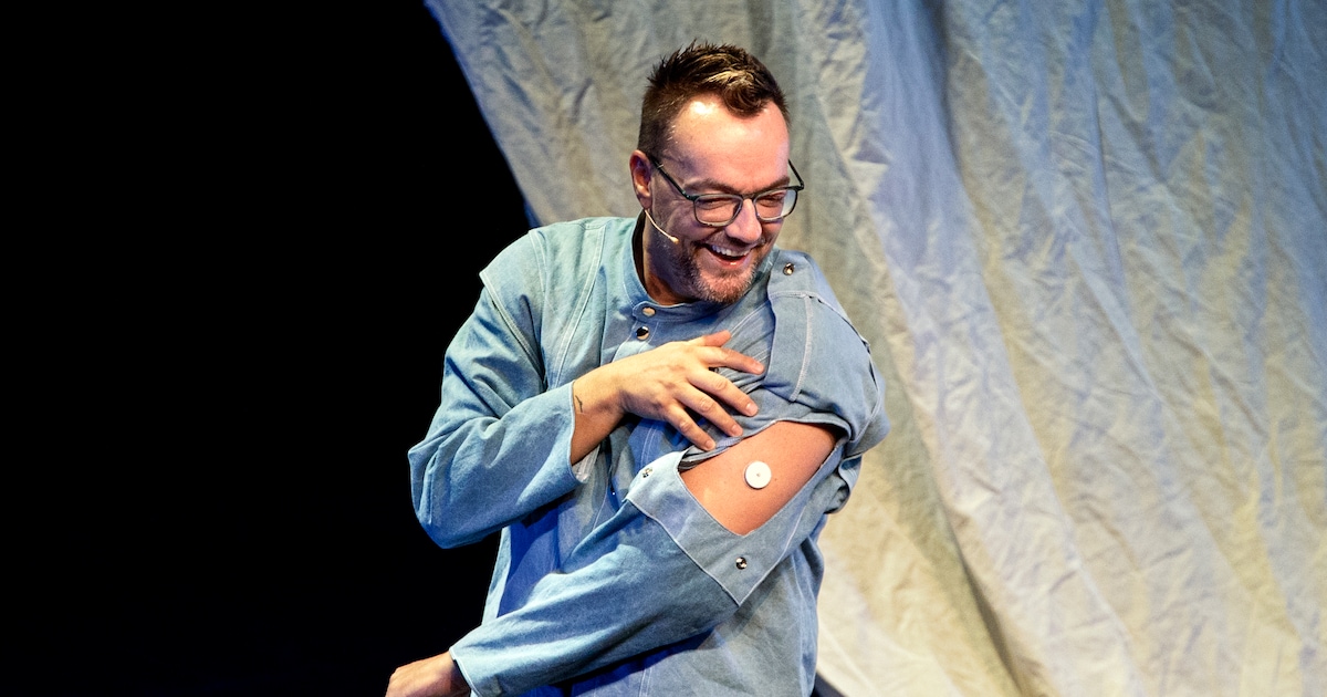 Cabaretier Gerrie Smits bespeelt zijn publiek meesterlijk met nieuwe ...