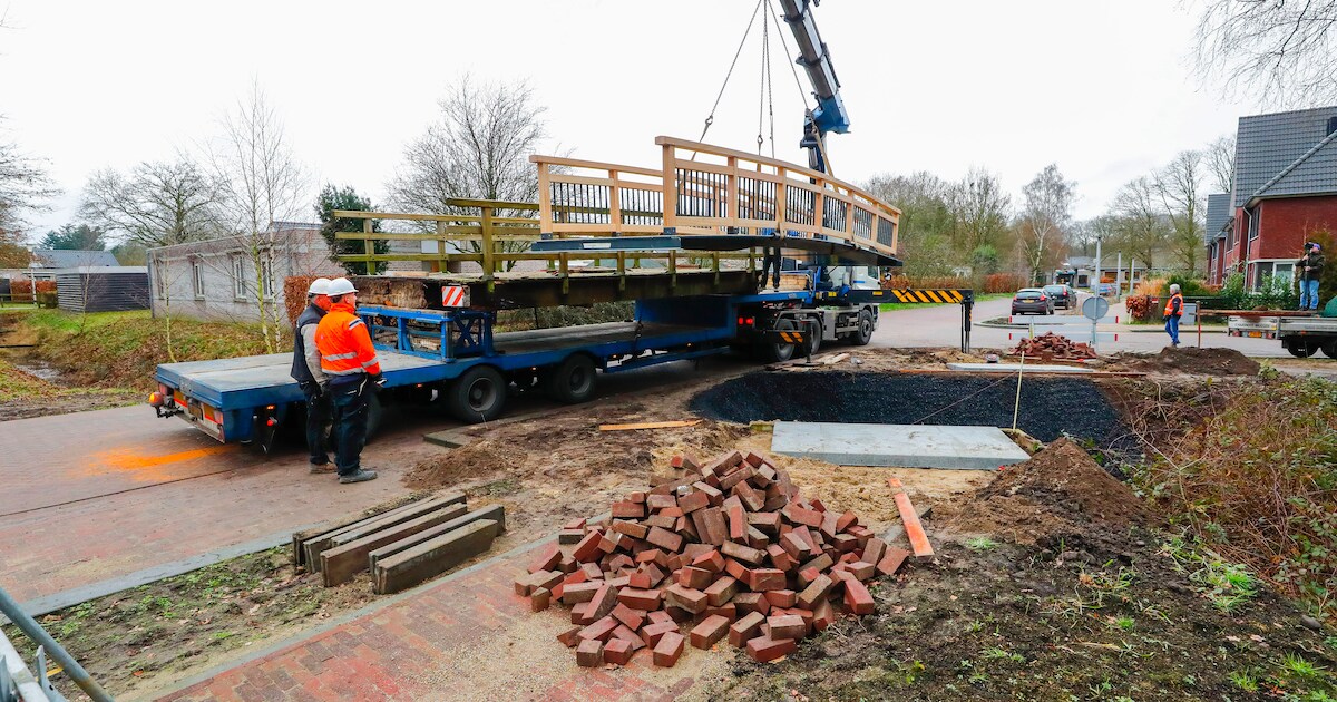 Nieuwe brug in Deurne verbindt buurt en Het Rijtven | De Peel | ED.nl