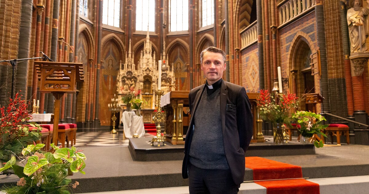 In één klap luisteren honderdduizend gelovigen naar Eindhovense pastoor ...