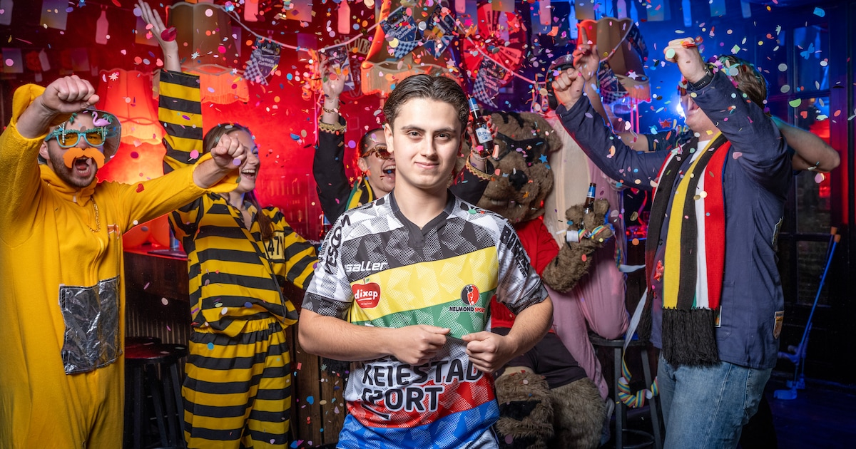 Polonaise op het veld: Helmond Sport presenteert carnavalsshirt | Regio ...