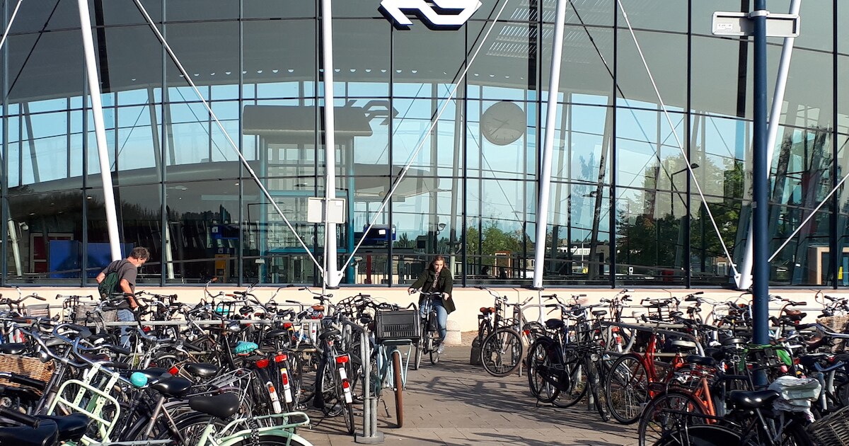 Fietsenstalling bij station Best gaat op de schop en wordt ‘ruimer van ...