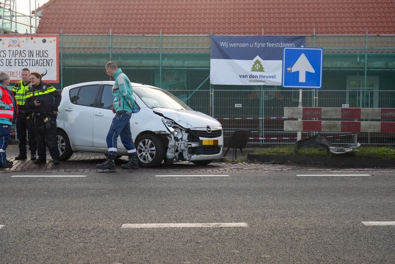 Auto’s botsen bij stoplichten in Beek en Donk | Regio | ED.nl