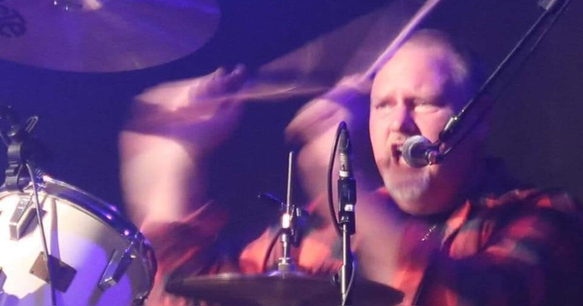 Edwin Broeders, drummer van Bertus Staigerpaip, op 57-jarige leeftijd ...