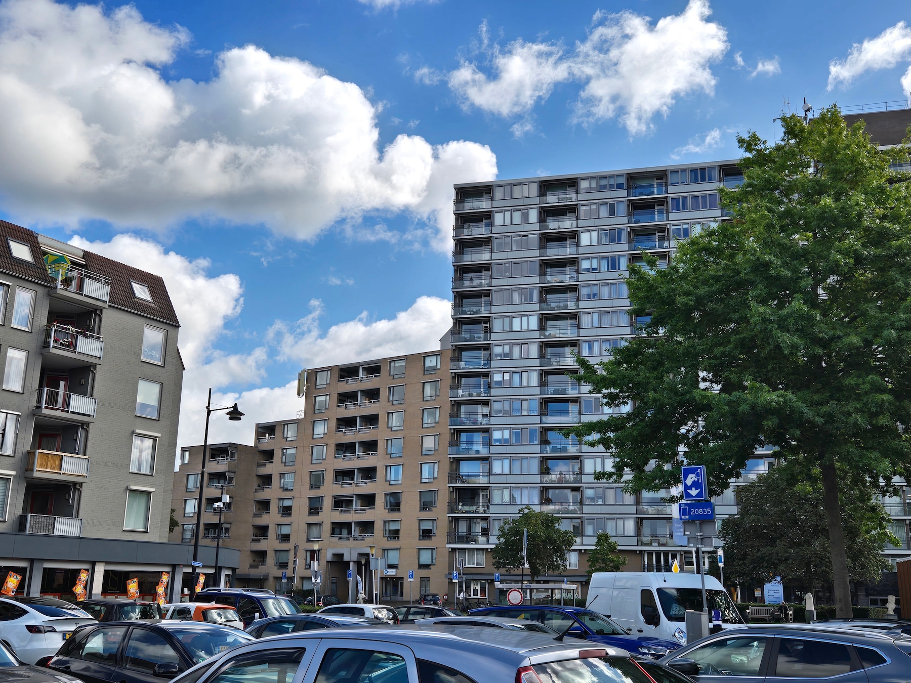 Vernieuwde seksbioscoop in Helmond open voor bezoekers: ‘Hier loert de ...