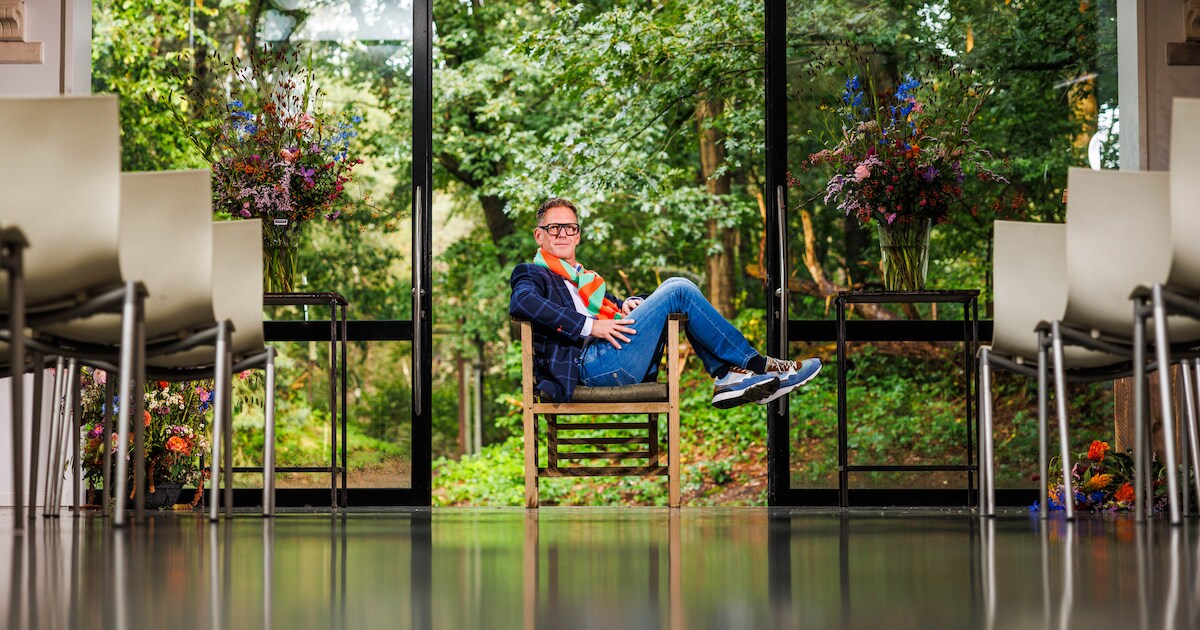 Paul (54) woont zijn eigen uitvaart bij, inclusief kist, bloemen ...