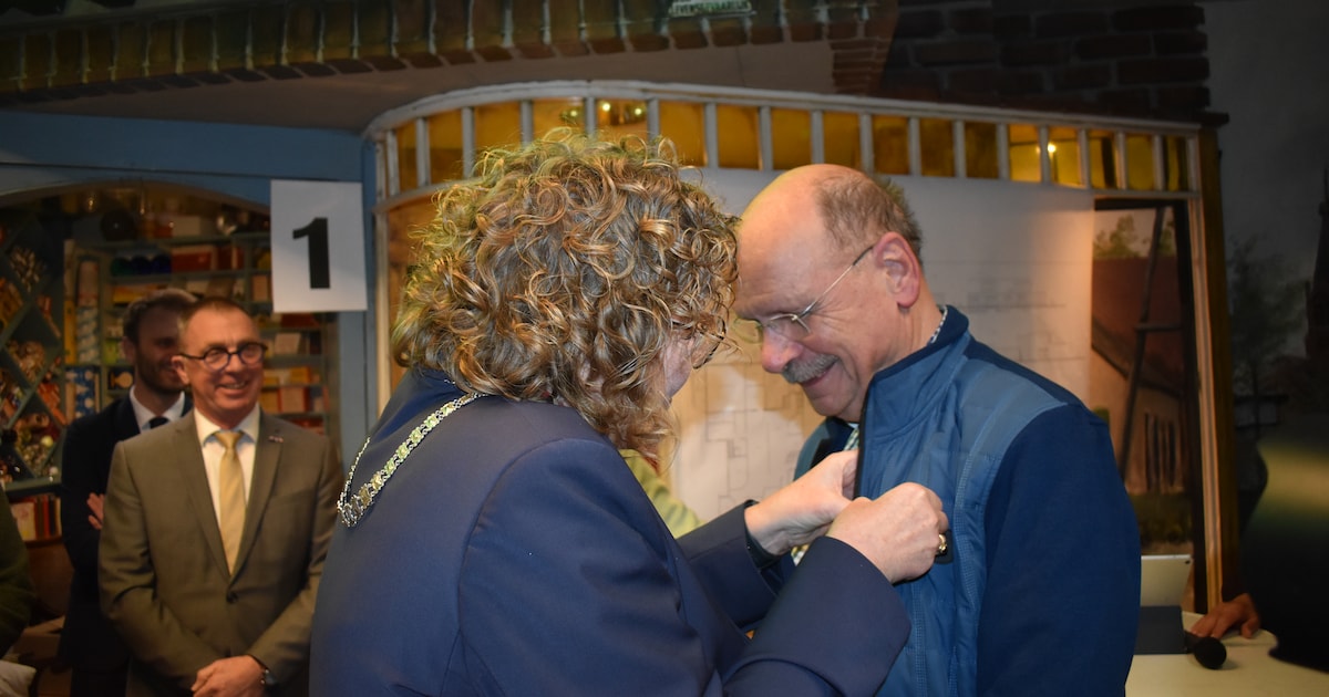 Koninklijke onderscheiding voor Ad Cosijn | Deurne | ED.nl