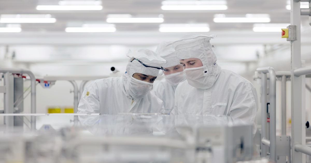 Honderden ASML’ers melden gezondheidsklachten door mondkapjes ...
