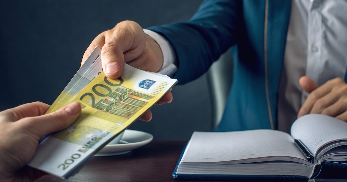 Ontslagen manager Bladels bedrijf drukte tonnen achterover en moet nu ...