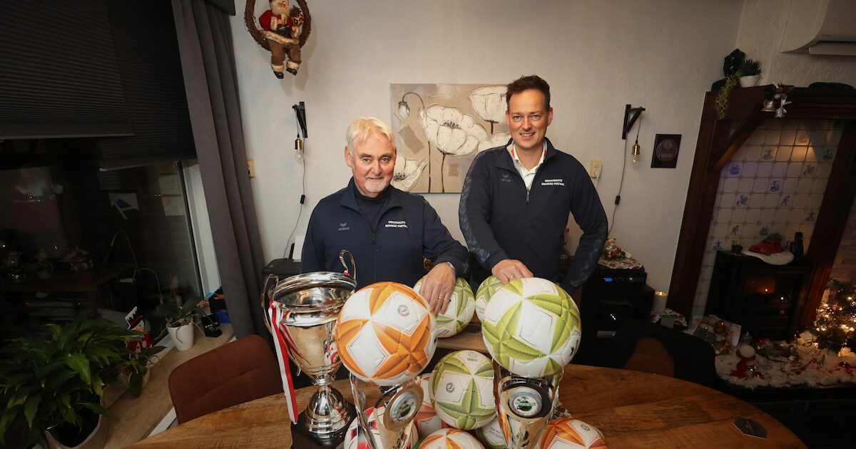 George en Hans Stienen zwaaien af als organisatoren manegevoetbal: ‘Ze ...
